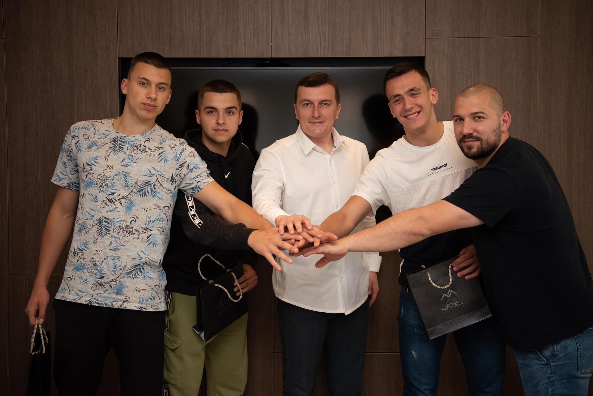 Projektni studio d.o.o. Motika novčano nagradio rukometaše Drine | Pin post